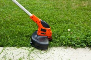 How to Edge With a Weed Eater! - Green Lawn Guide